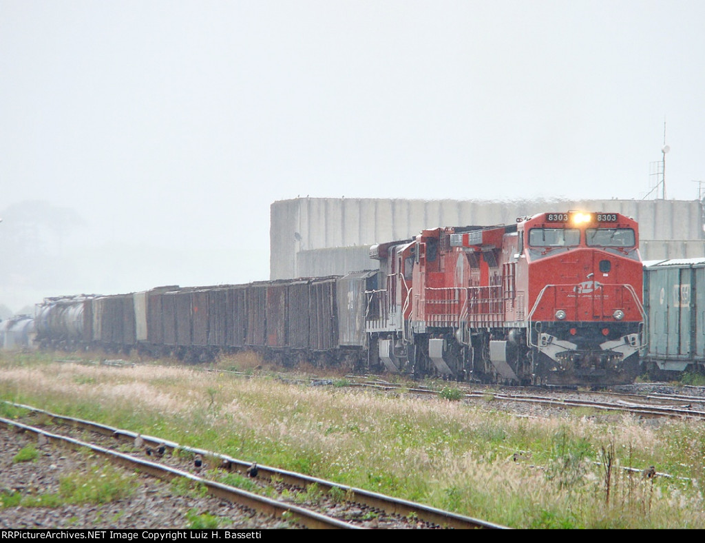 D9-40BBW DASH-9 8303